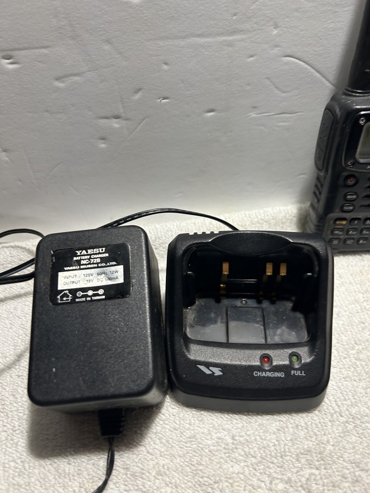 Yaesu VX-7R Ham Radio Triband Handheld Submersible Transceiver (works ...