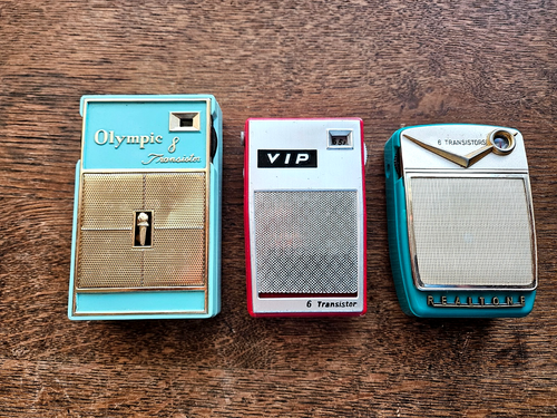 LOT OF THREE VINTAGE TRANSISTOR RADIOS | eBay