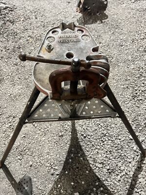 RIDGID TOOLS 1/8" to 2-1/2" TRISTAND YOKE PIPE VISE No. 40A | eBay