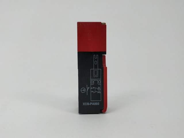1pcs Schneider TELEMECANIQUE XCSPA592 Xcs-pa592 Safety Interlock Switch ...