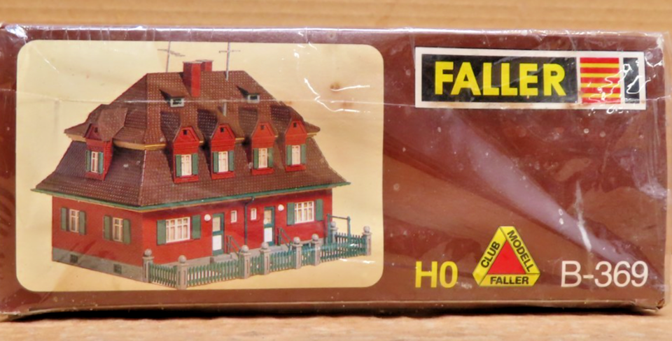 Faller HO Scale Club Model Kit - Garden City Duplex House w/ Fence #B ...