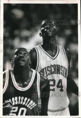 1994 Press Photo Wisconsin's Michael Finley playing against Mississippi ...