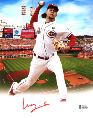 LUIS CASTILLO 8" x 10" AUTOGRAPHED PICTURE CINCINNATI REDS (BECKETT COA ...