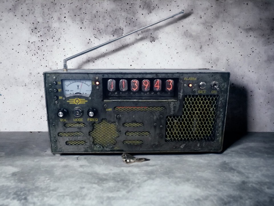 Nixie tube clock radio with Bluetooth, AUX, FM radio, Alarm, in ...