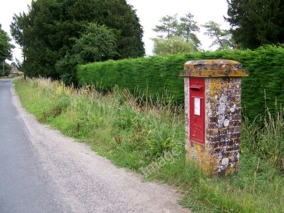 Photo 6x4 B3046, Brown Candover A George V reign postbox beside the ...