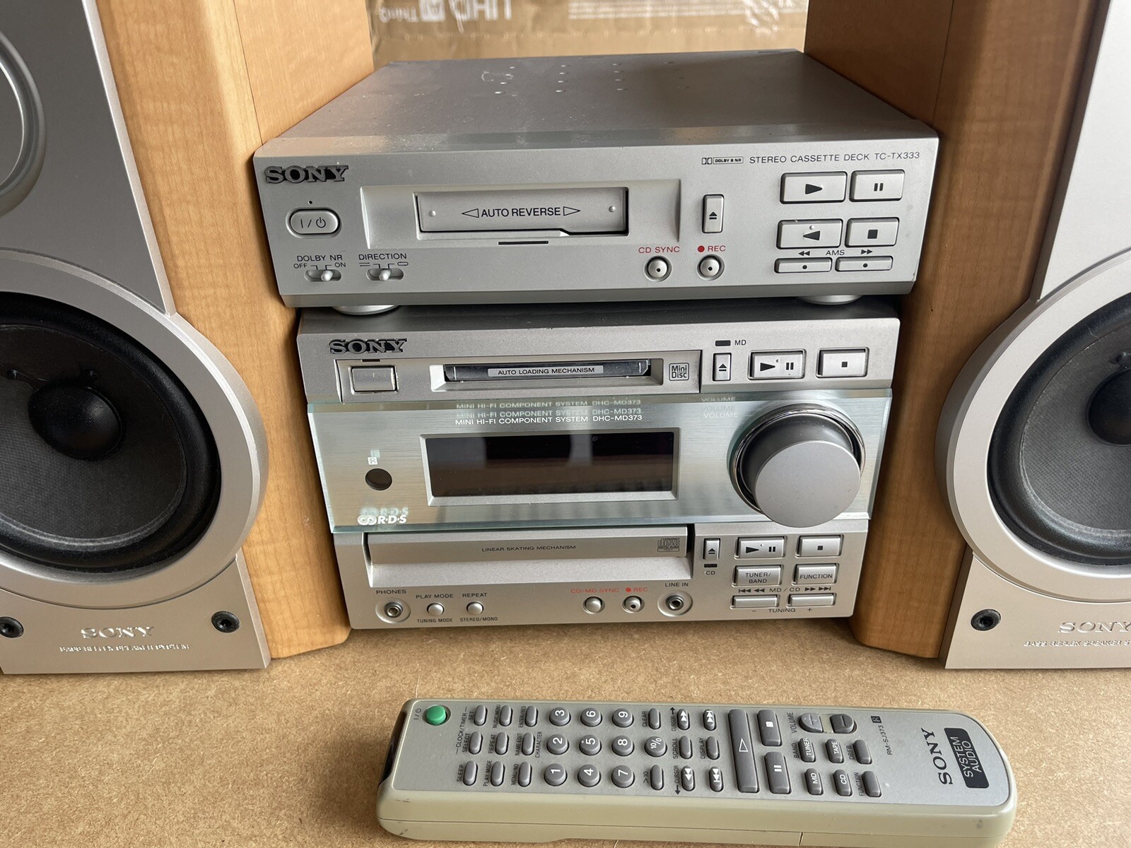 Sony DHC-MD373 Micro Bookshelf Stereo Minidisc CD Tape Hi-fi system ...