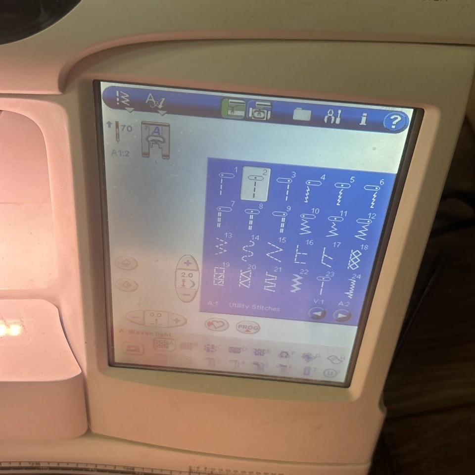 HUSQVARNA VIKING DESIGNER SE SEWING & EMBROIDERY MACHINE Lot w/Booklets ...