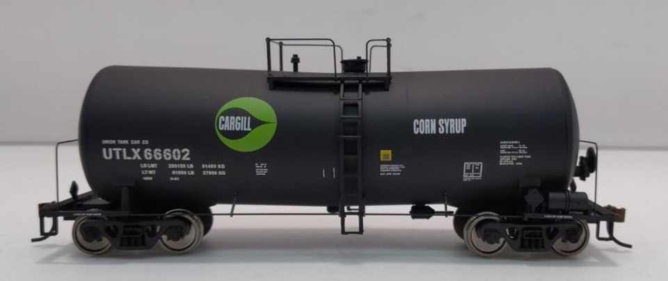 Walthers 932-7232 HO Cargil UTLX 16k Gallon Funnel Flow Tank Car #66602 ...