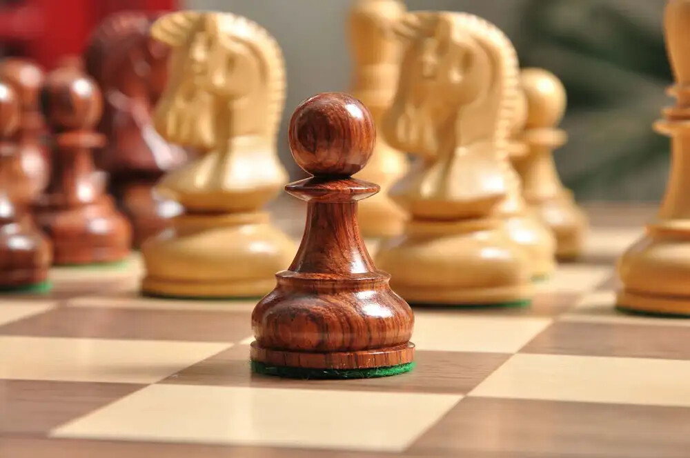 The DGT Projects Electronic Chess Board (eBoard) - USB Walnut - with ...