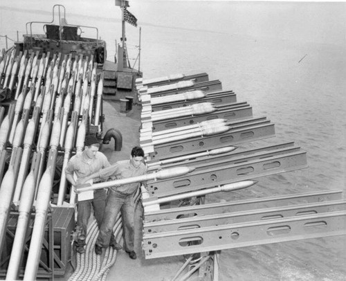 WW2 WWII Photo US Navy LSM(R) Landing Ship, Rocket USN World War Two ...