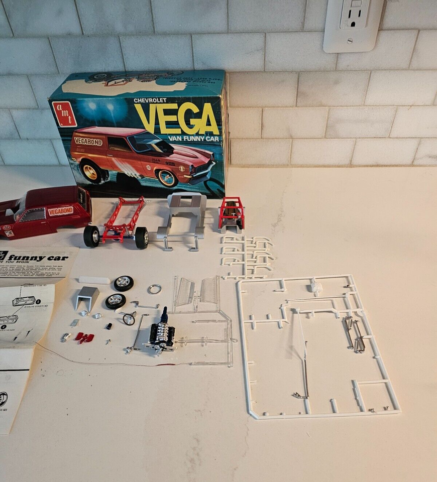 AMT 1972 Chevrolet Vega Van Funny Car Model Kit T112-2 1:25 Scale VTG 1 ...