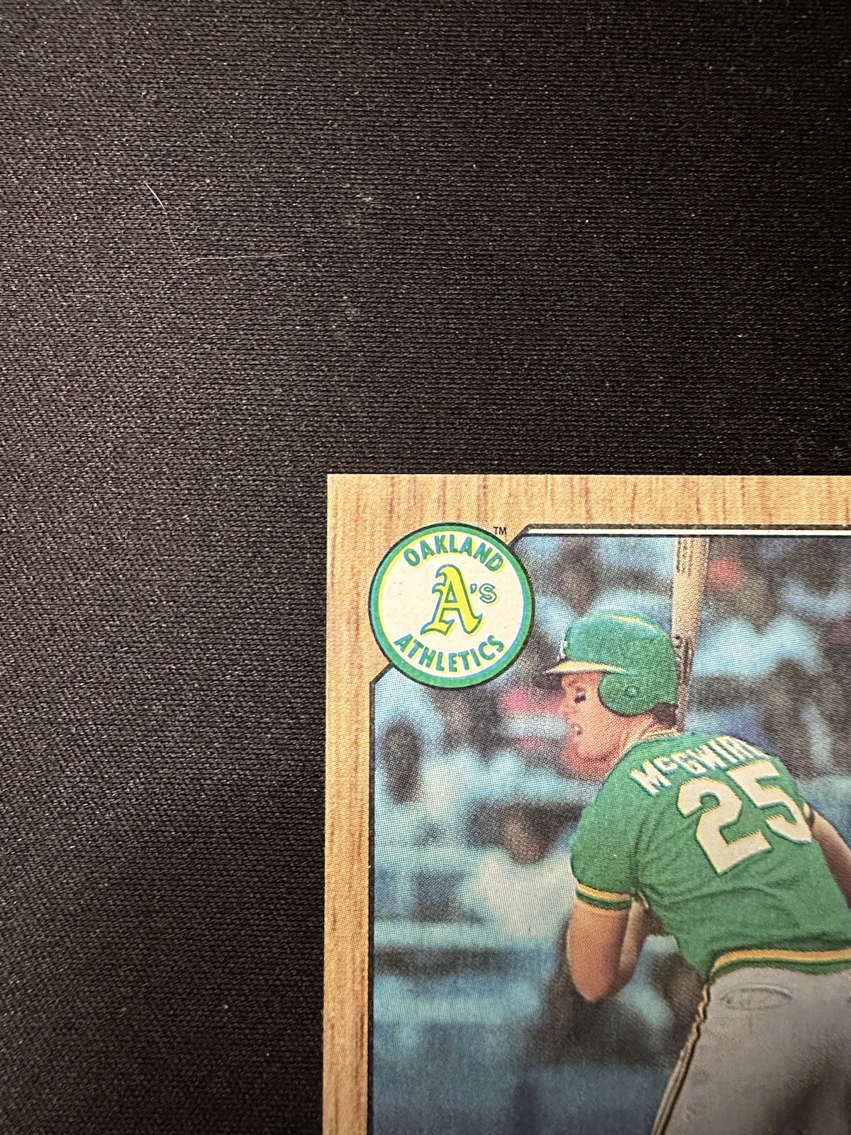 1987 TOPPS MARK MCGWIRE ERROR ROOKIE CARD #366 BLUE CIRCLE YELLOW DOTS ...