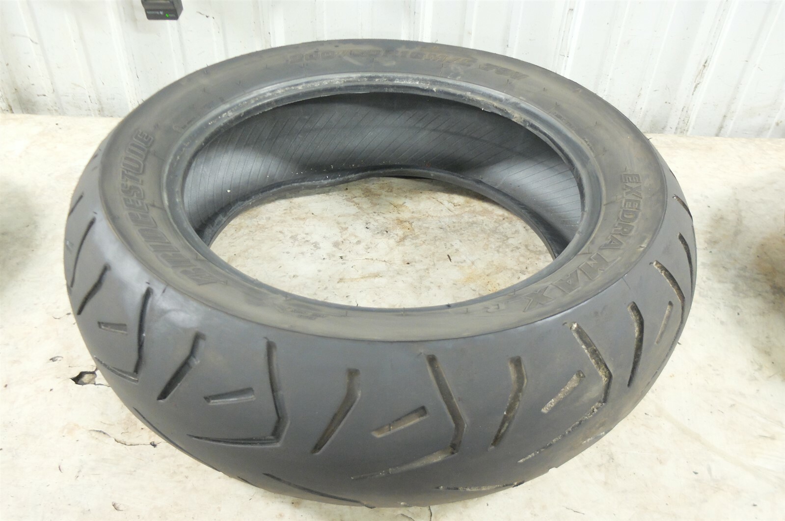 200/60-16 79V Bridgestone Exedra Max R rear back motorcycle tire wheel ...
