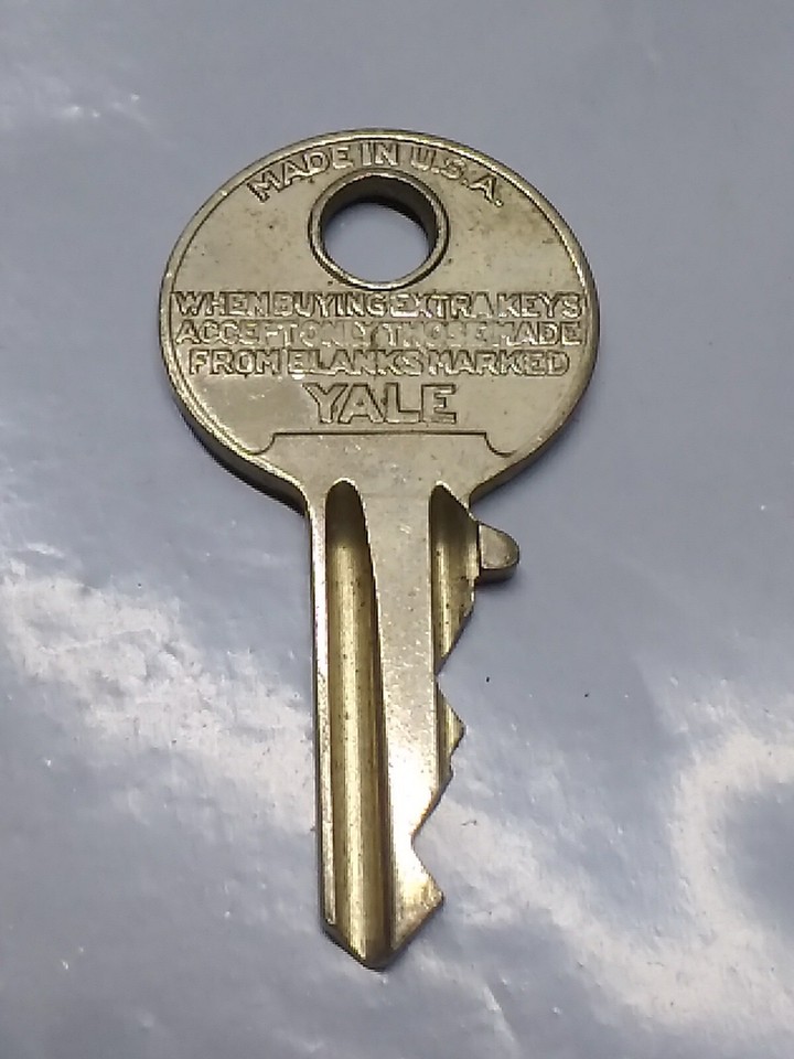 The Yale & Towne MFG Co. # 85 Trunk Padlock Desk Drawer Lock Key USA ...