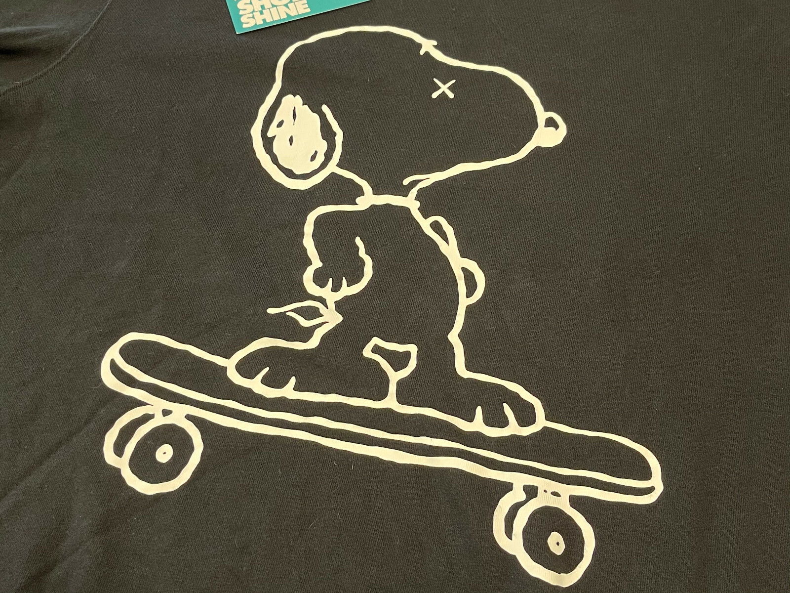 2017 UNIQLO KAWS PEANUTS SNOOPY SKATEBOARDING SWEATSH… - Gem