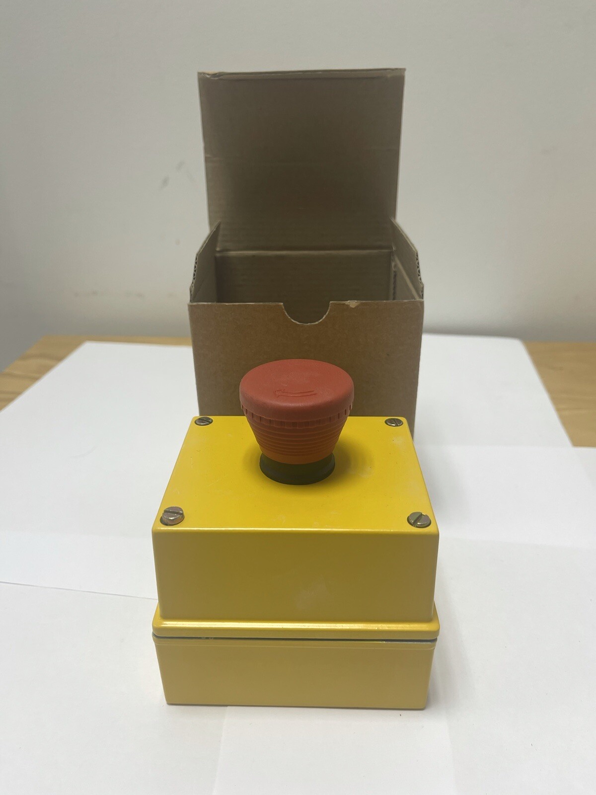 ALLEN BRADLEY 800E-1MYP5A1 E-STOP ENCLOSURE (UK STOCKED,NEW) | eBay