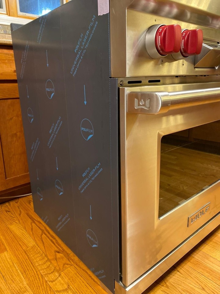 Wolf Range 30” model DF304 Dual Fuel (240V) 4 sealed burners, Warranty ...