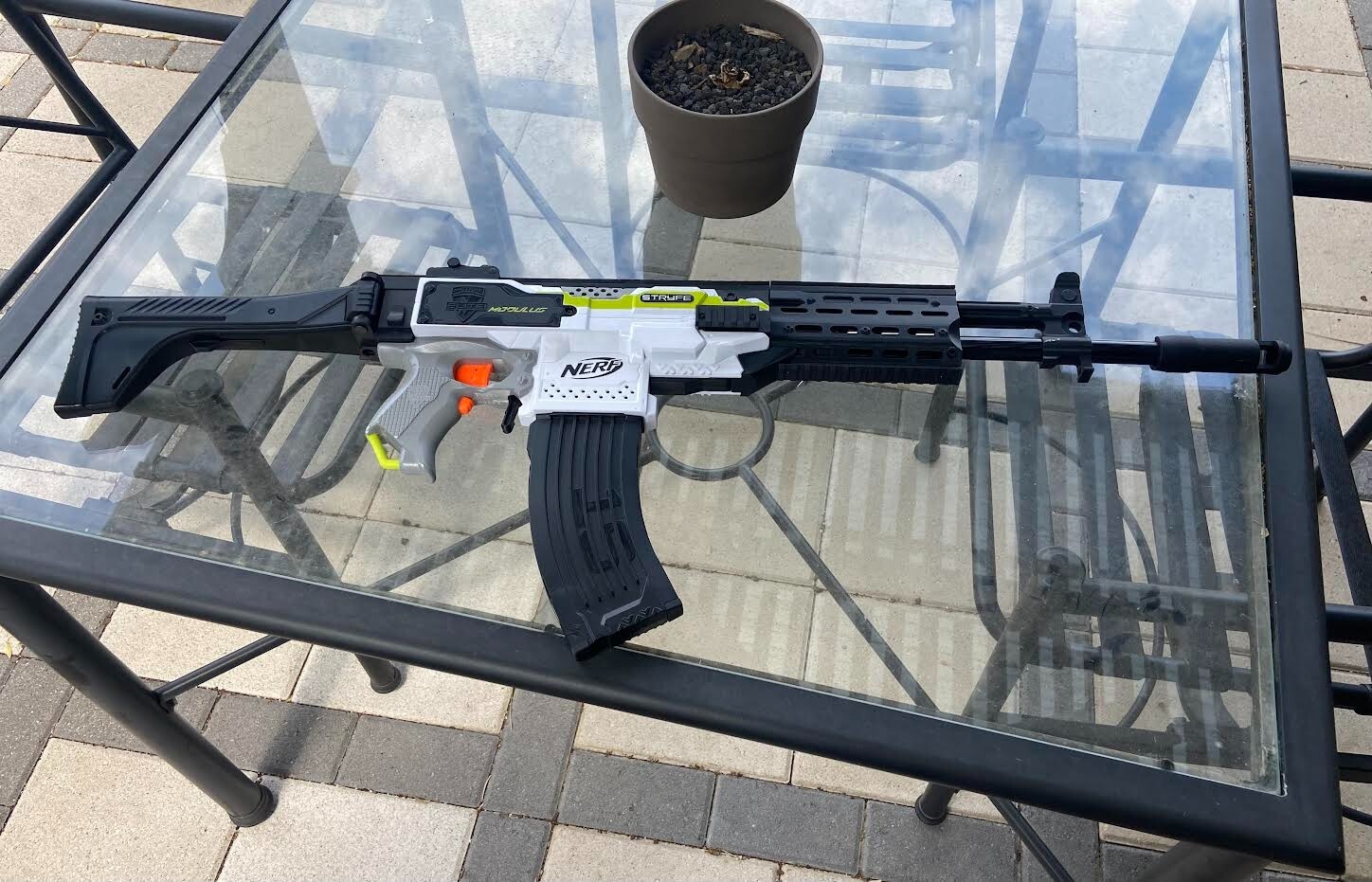 Nerf Modulus Stryfe with Worker Mod AK-47 Kit, 1 Extra Mag, and mag leg ...