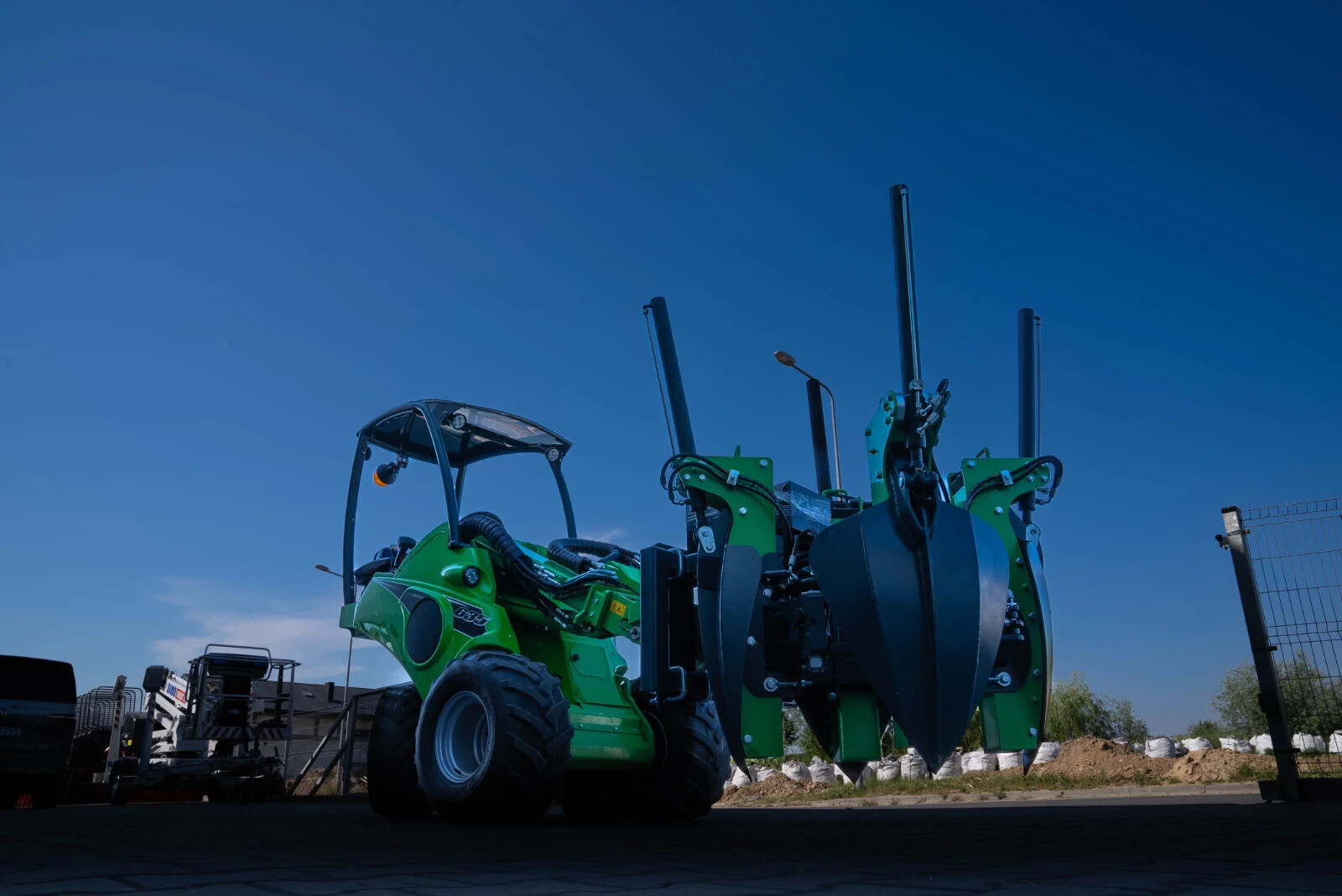 tree transplanting, tree spade, for AVANT / MultiOne / mini loader ...