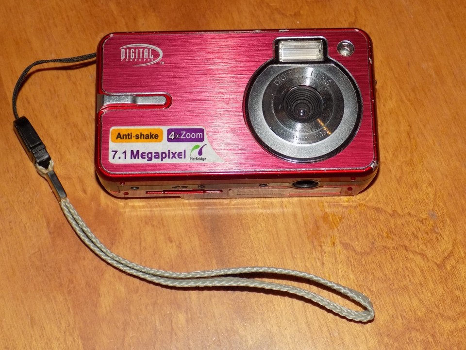 DIGITAL CONCEPTS Red 7.1 MP Megapixel Digital Camera NON-WORKING PARTS ...