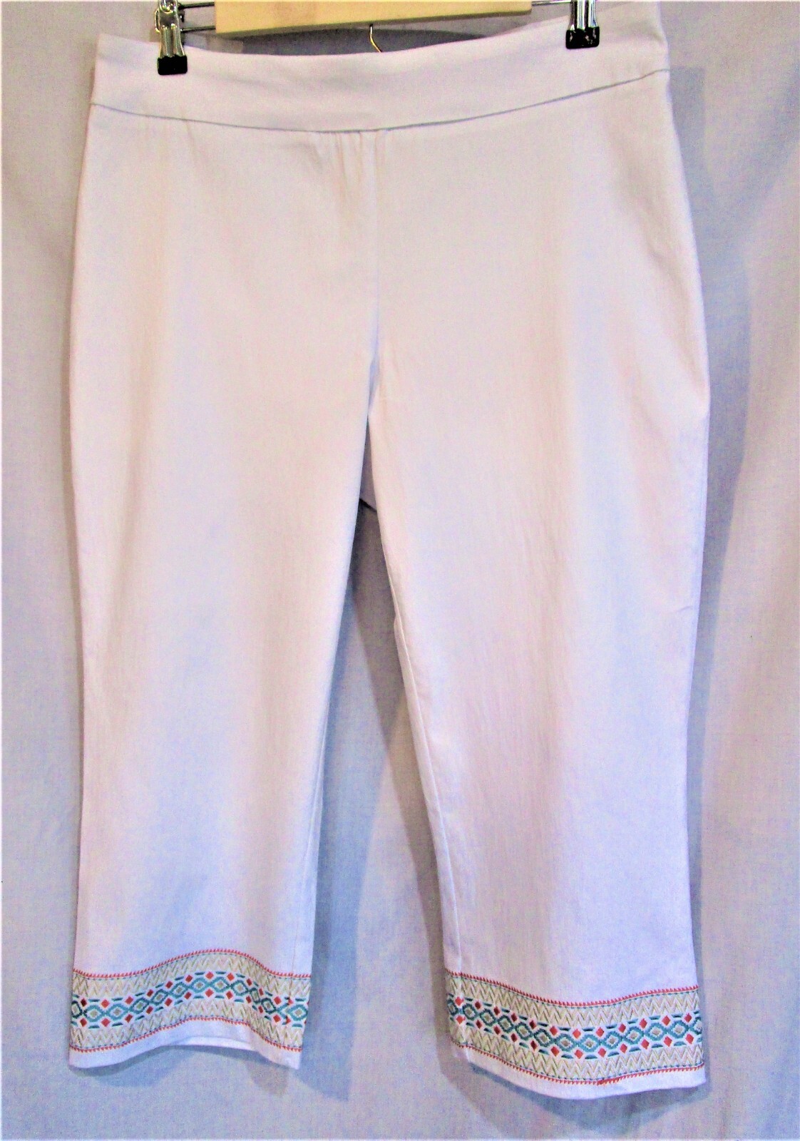 Briggs Women's 10 White Stretch Denim Capris Pants, Embroidered Hem ...