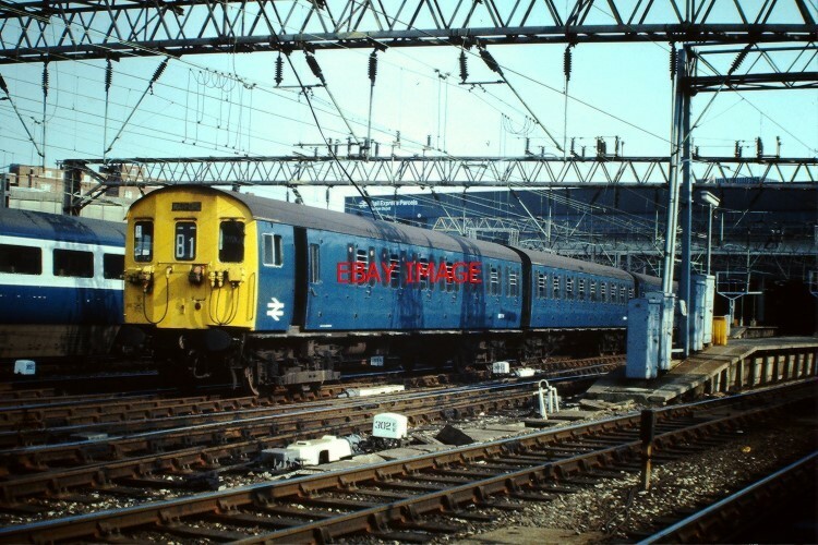 PHOTO LONDON DISTRICT CLASS 501 3-CAR EMU SET NO 501 174 CARS NOS ...