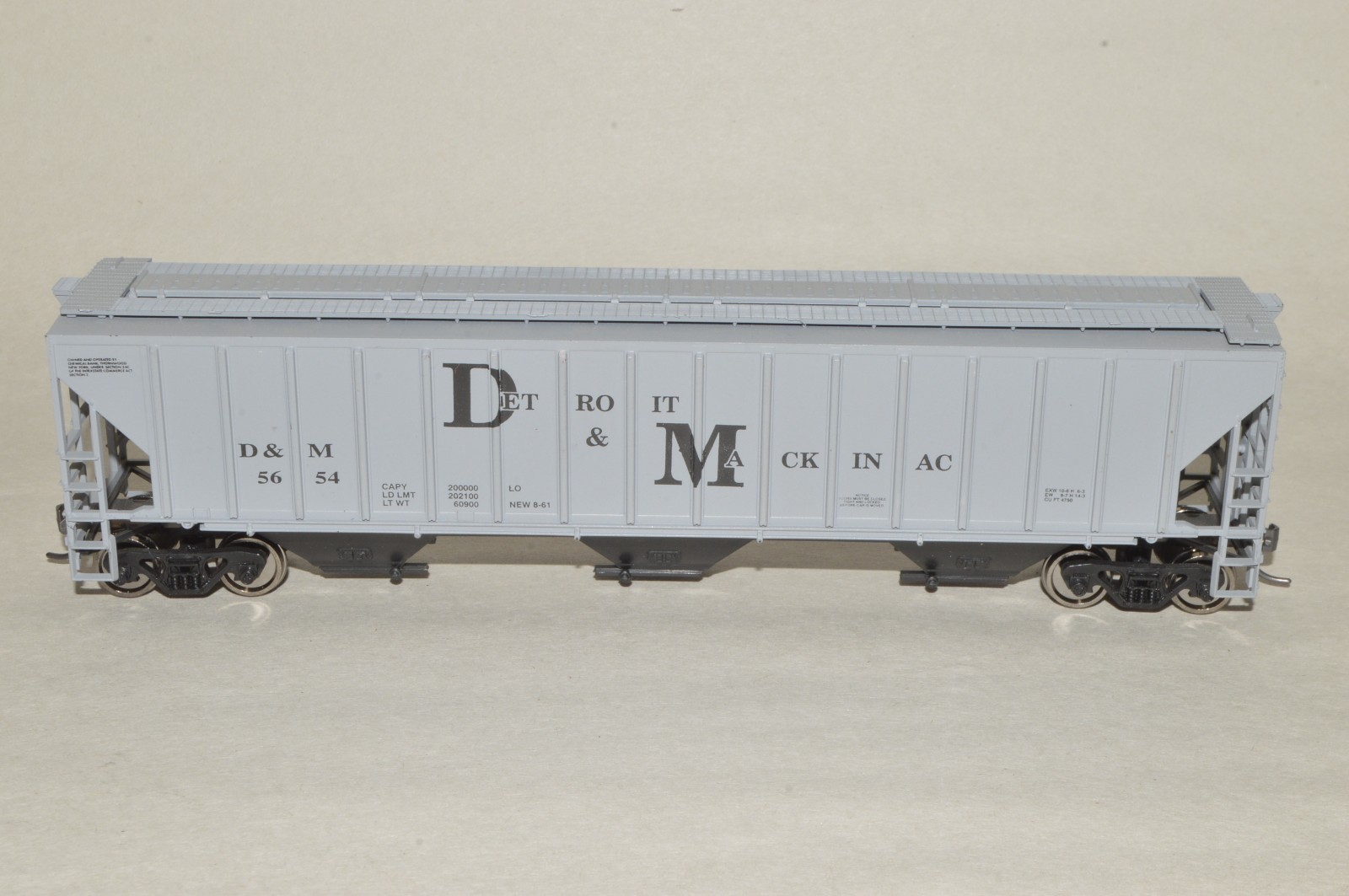 HO scale Athearn Detroit & Mackinac RR MI 54' PS covered hopper car ...