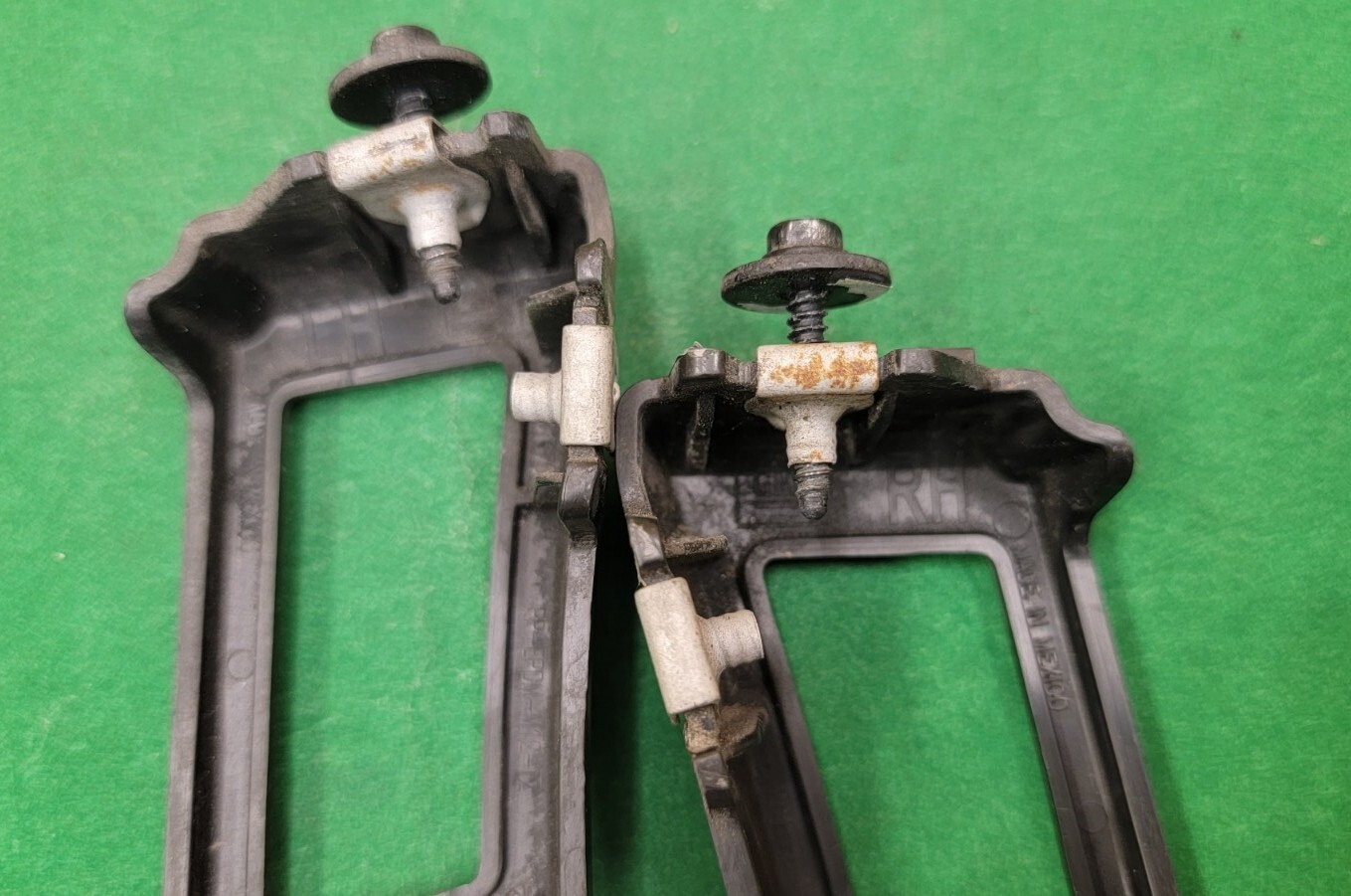 2018 - 2022 Chevrolet Equinox Rear Bumper Guide Bracket Lower Set OEM ...