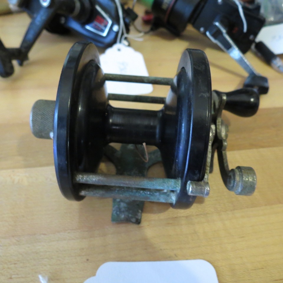 Vintage Penn 85 pat. D fishing reel with vintage tension knob ...