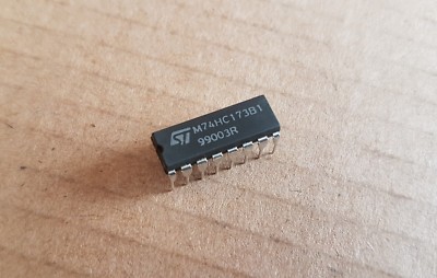 M74HC173B1 74HC173 DIP16 STMicroelectronics (Lot of 25 pcs) | eBay