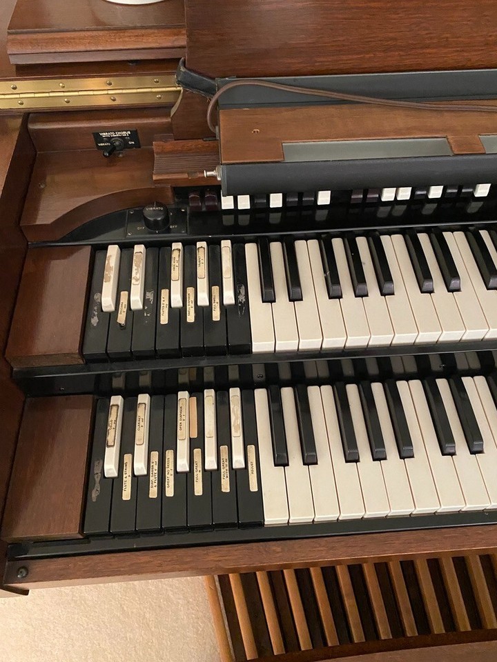 Hammond Organ C3 Church or Chorus Vibrato with Deagan Chimes cabinetry ...