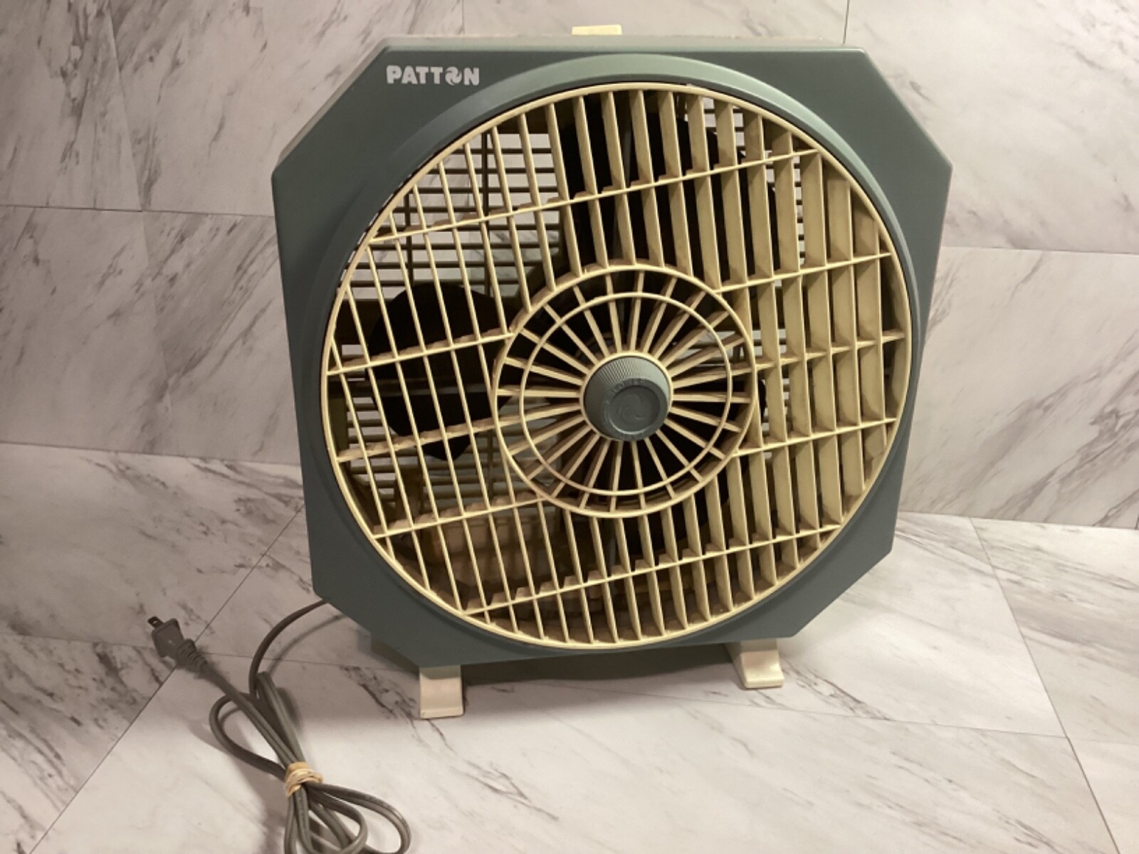 Vintage PATTON 3 Speed Box Fan w/ Adjustable Spinning Louver Front ...
