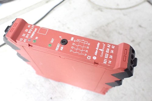 Allen Bradley GuardMaster Safety Relay GSR 24DC 3 x Safe - 2 x Aux ...