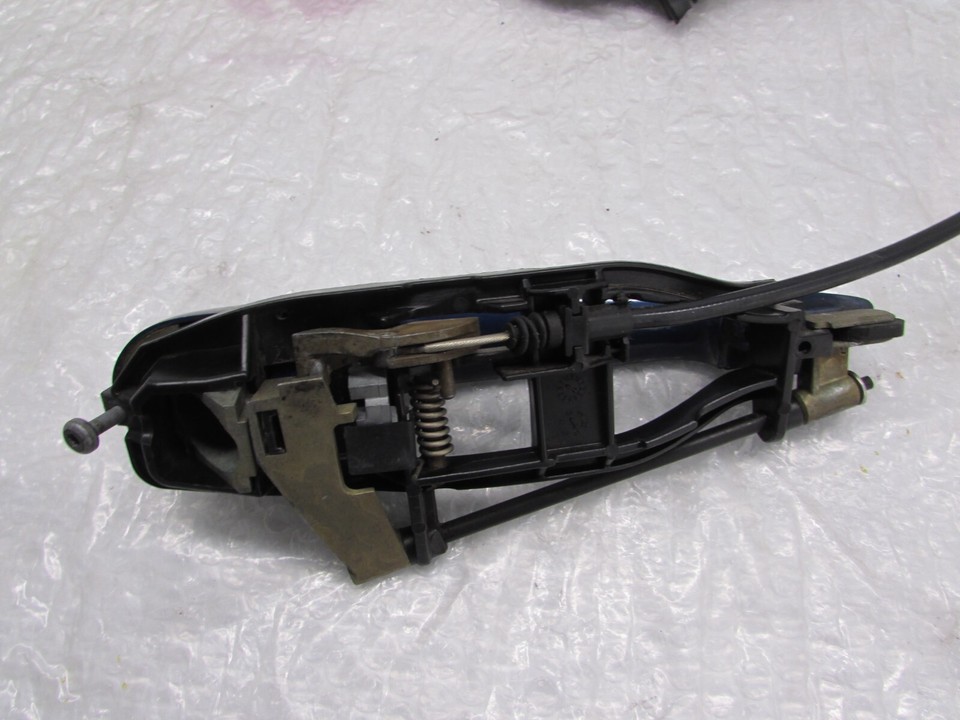 2001-2005 BMW E46 325 330 FRONT RIGHT EXTERIOR DOOR HANDLE W/LOCK ...
