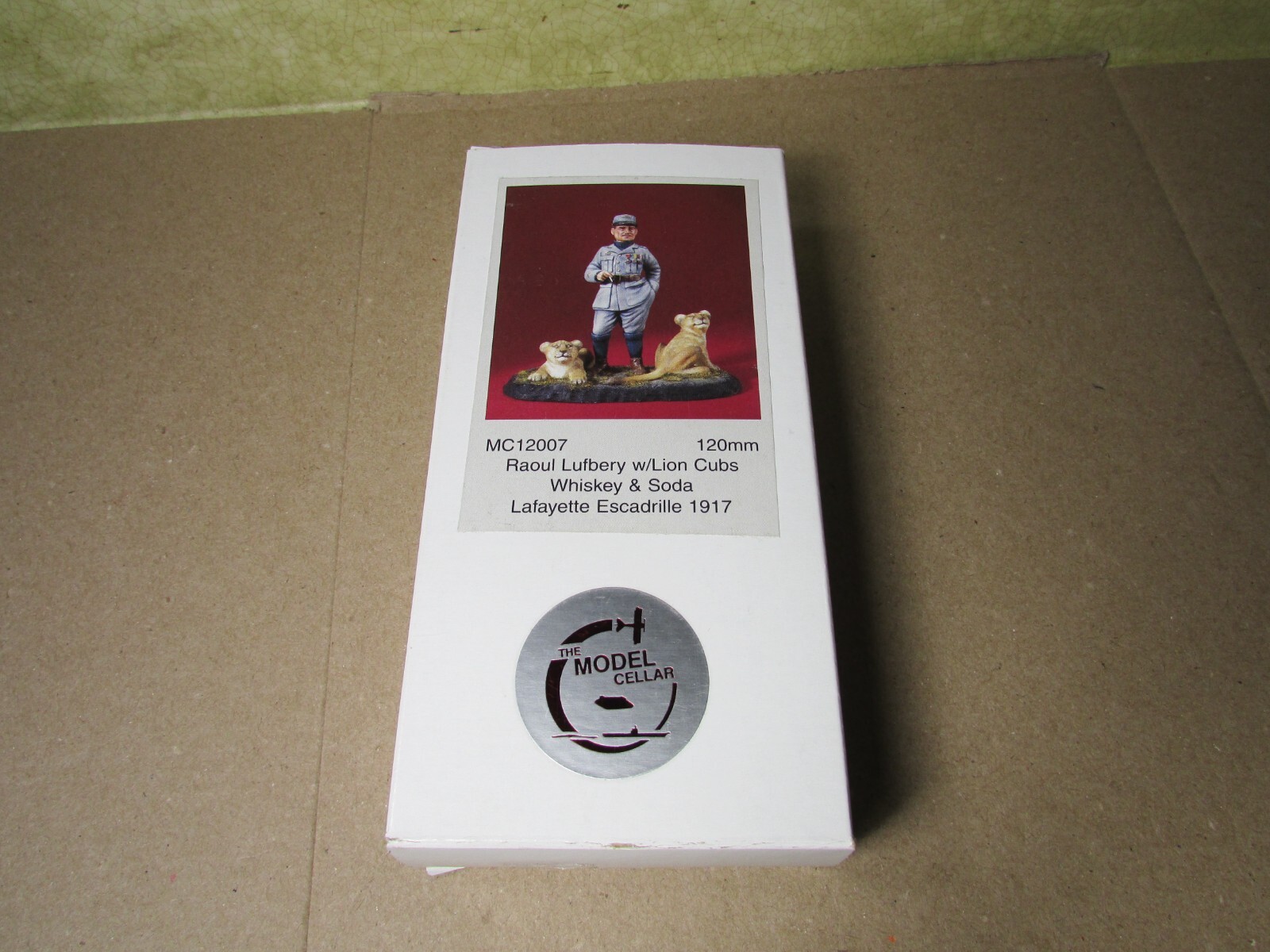 The Model Cellar MC12007 120MM Resin Model Raoul Lufbery w/ Lion Cubs ...