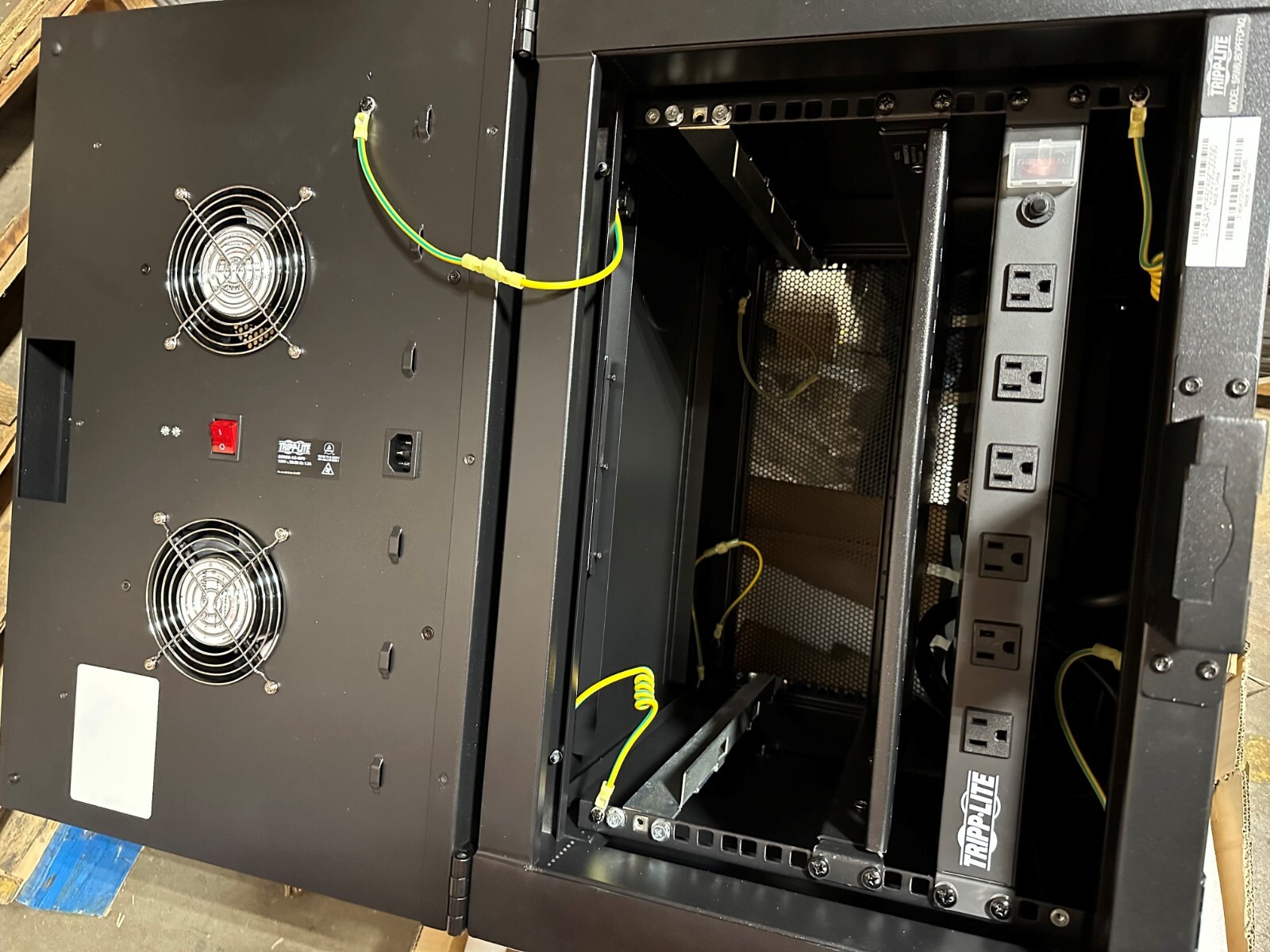 6U Wall Mount Rack Enclosure Cabinet New Tripp Lite SRW6U W/ RS-1215-RA ...