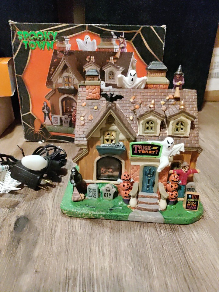 🔥LOT of 3 Lemax Spooky Town “Spooky Winner” Lighted & 2 Spooky Crypts 🔥 ...