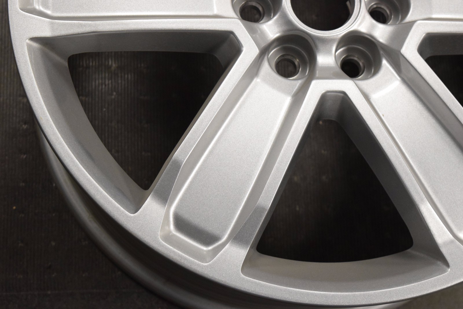 2017 17 Acadia XT5 OEM Wheel Rim Silver 20x8 22996333 AA8D 23101920 ...