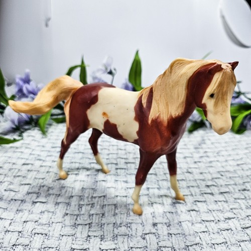 Breyer Spirit Horse Light Brown Mane Chestnut Pinto / Silver Horse Logo ...
