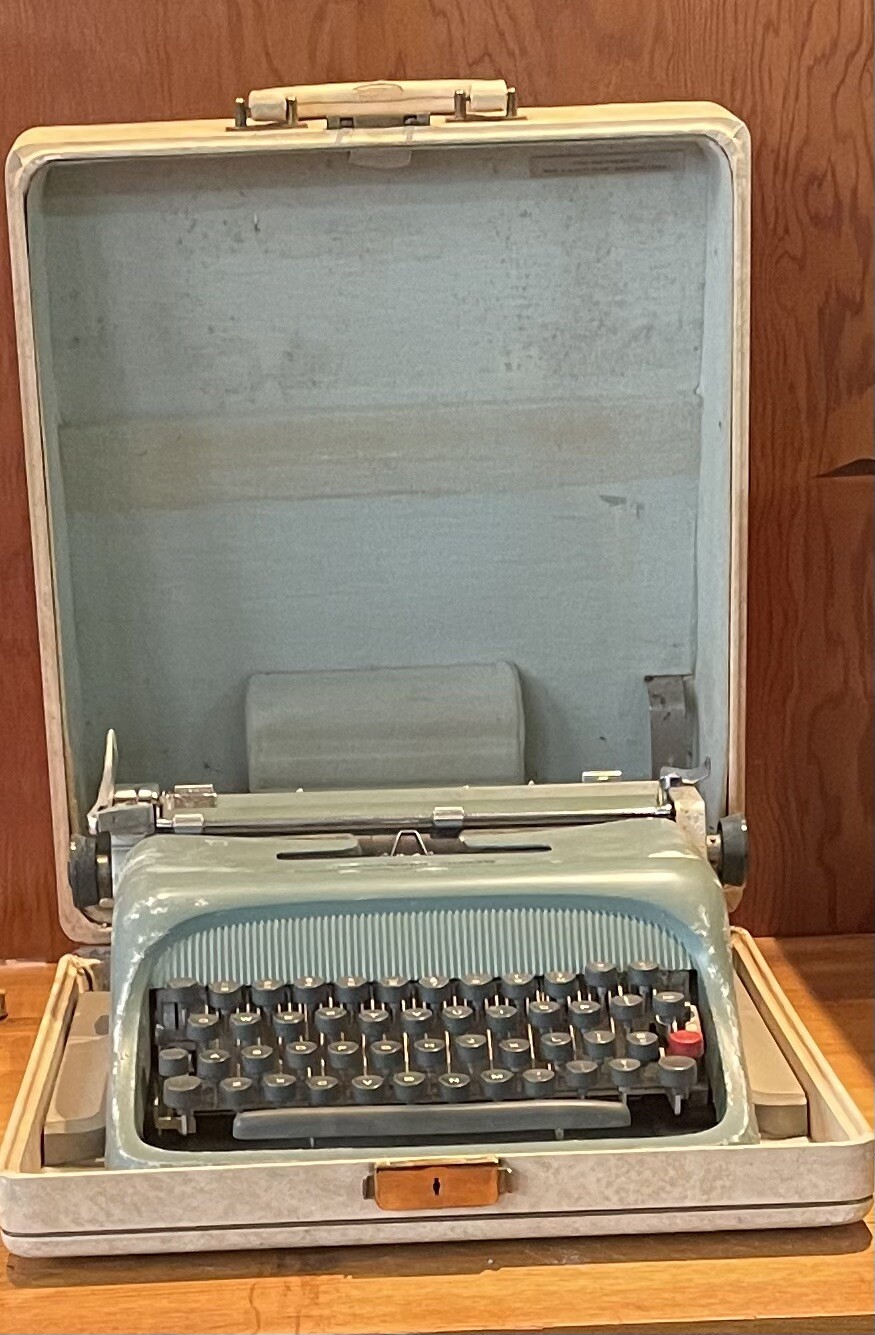 Vintage Olivetti Underwood Studio Manual Typewriter with Case | eBay