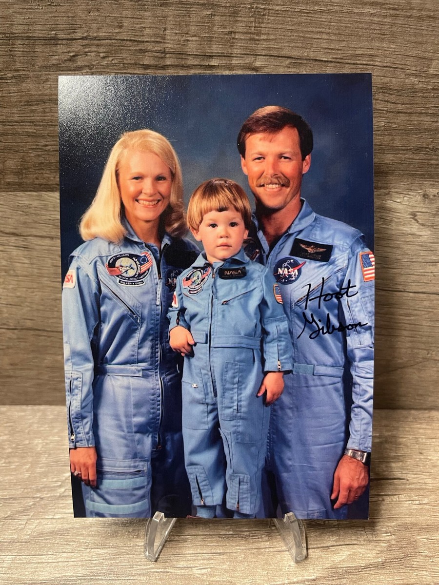 Nasa Picture Of A Hand NASA ARTEMIS/DON THOMAS MEDALLION ANTIQUE GOLD