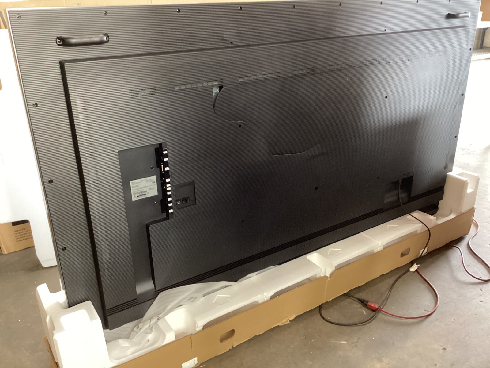 Samsung 98" QB98T-B 4K UHD LCD Commercial Signage LED Display | eBay