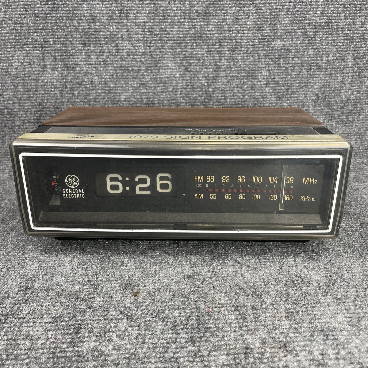 Vintage Clock Radios Vintage Cream Radio Clock Gil & Roy Props