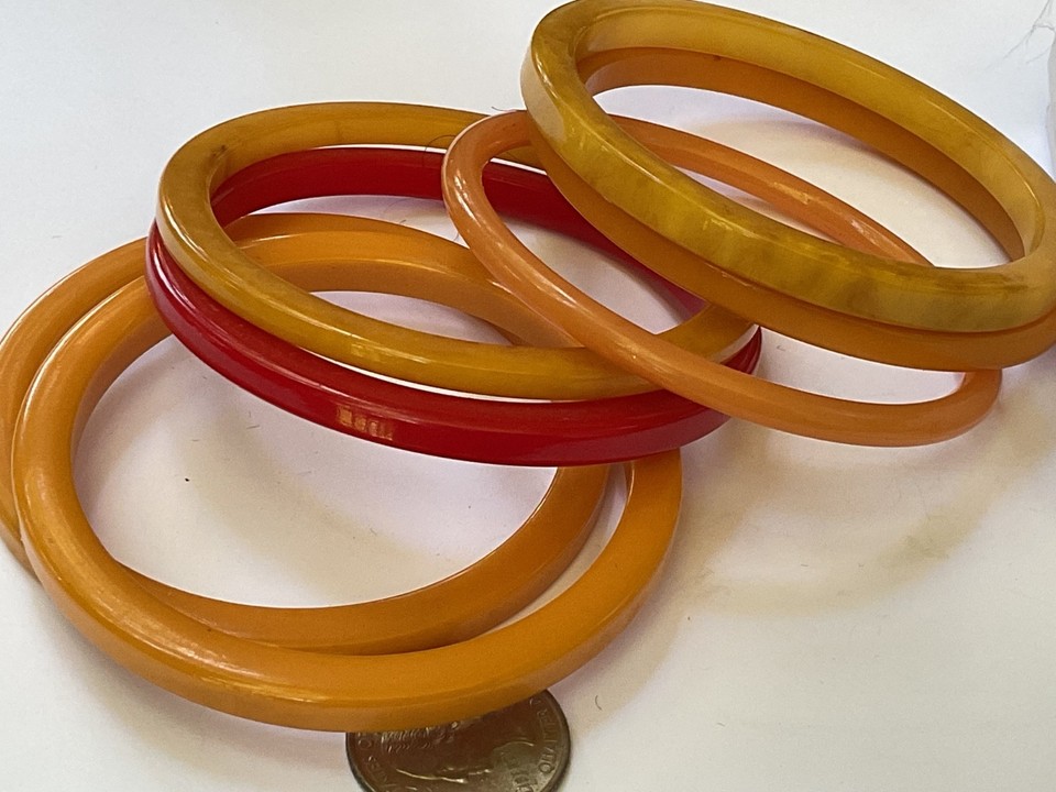 NICE 7 pc LOT vintage BAKELITE spacer BANGLES, red, shades of ...