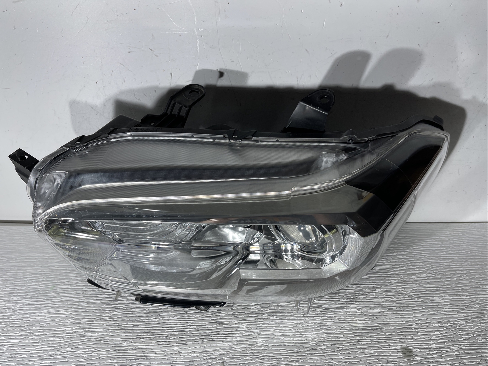 2016 - 2019 Toyota Tacoma Driver Halogen W/O LED Headlight 81150-04250 ...