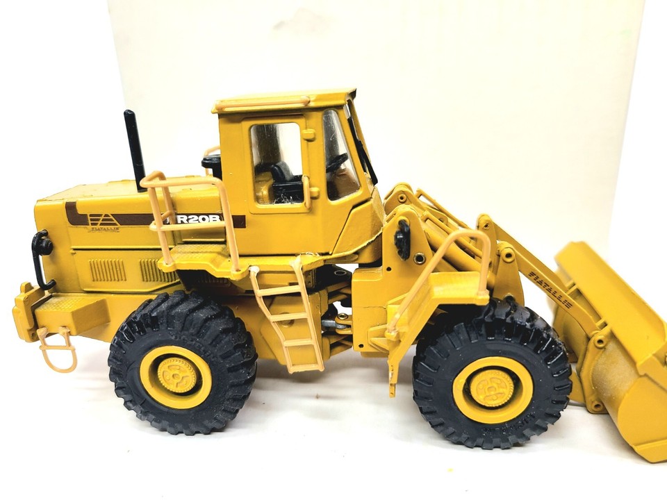 Fiat-Allis FR20B Wheel Loader - Old Cars 1:50 Scale Diecast Model ...
