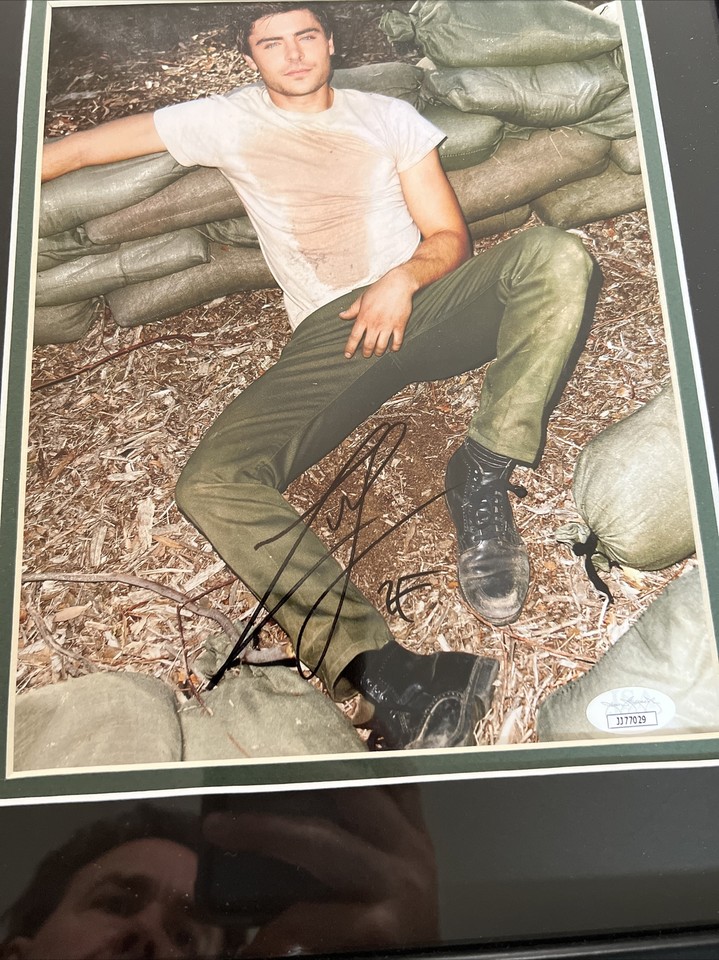 Zac Efron SIGNED 8x10 Photo Autograph JSA COA 14 1/2 X 7 1/2“ Frame d ...