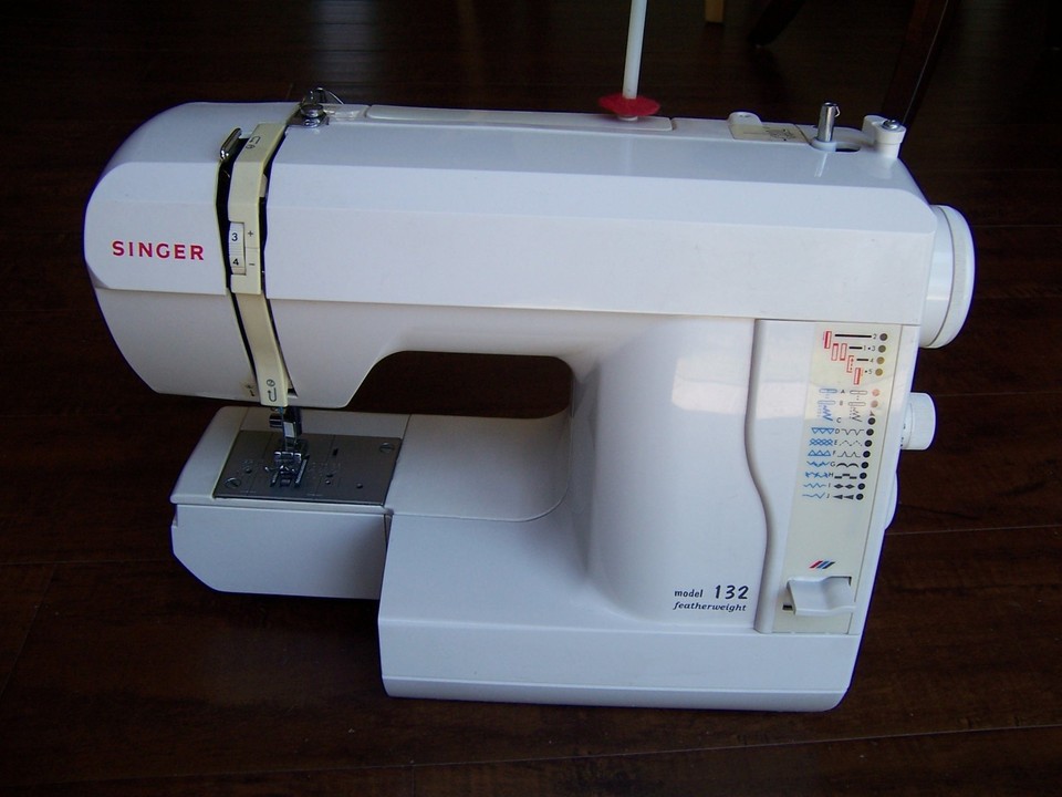 SINGER 132 Featherweight Sewing Machine | eBay