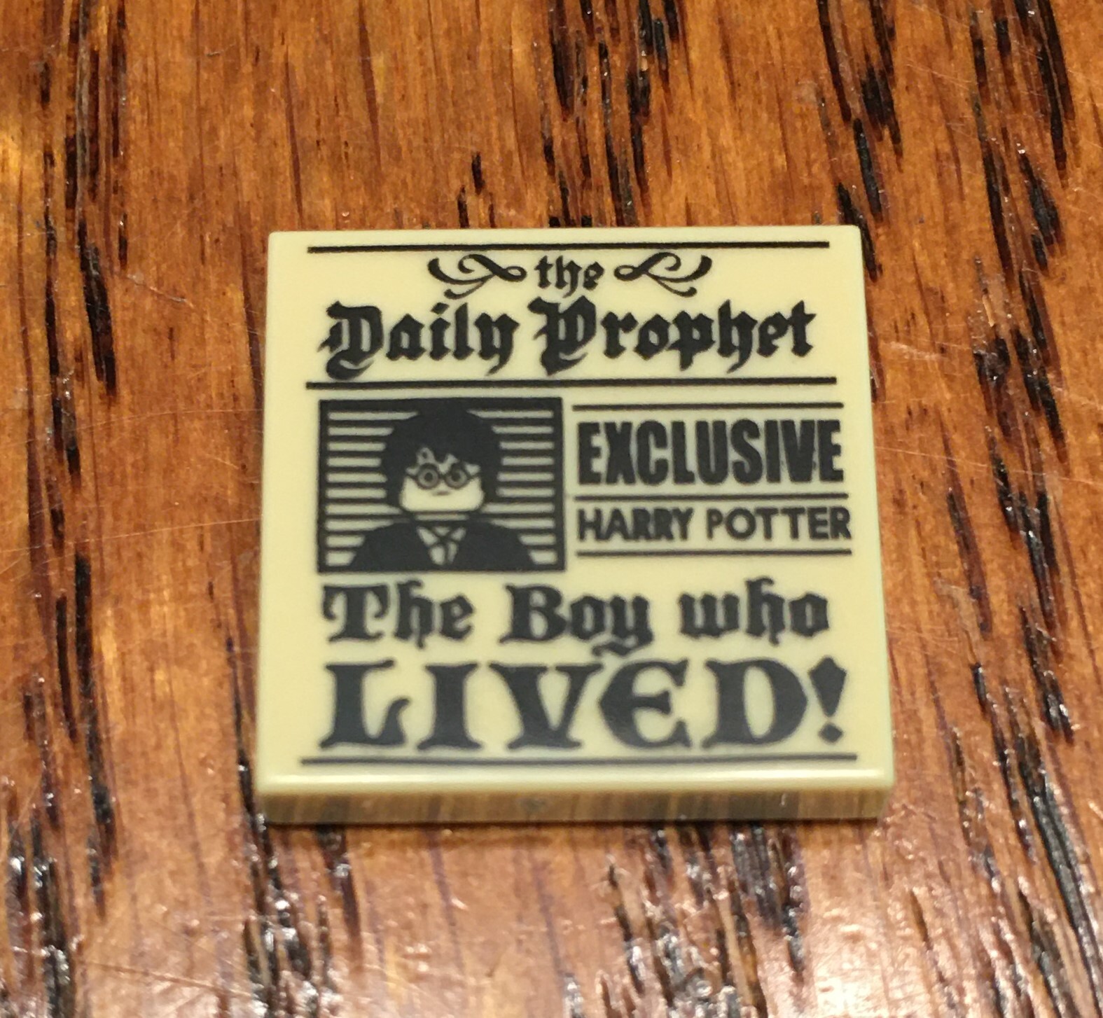 Lego 2x2 Decorated Tile -Daily Prophet Boy Who Lived - New | eBay