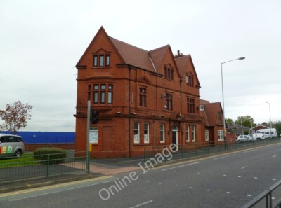 Photo 6x4 Hollinwood, Smut Inn Oldham With a handsome terracotta facade ...